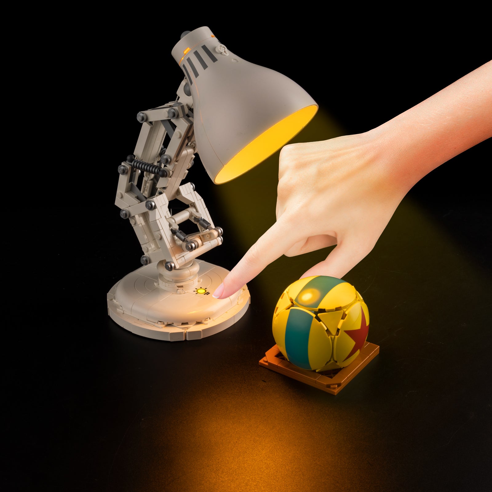 LEGO Ideas ǀ Disney Pixar Luxo Jr. 21357 Light Kit– Game of Bricks EU